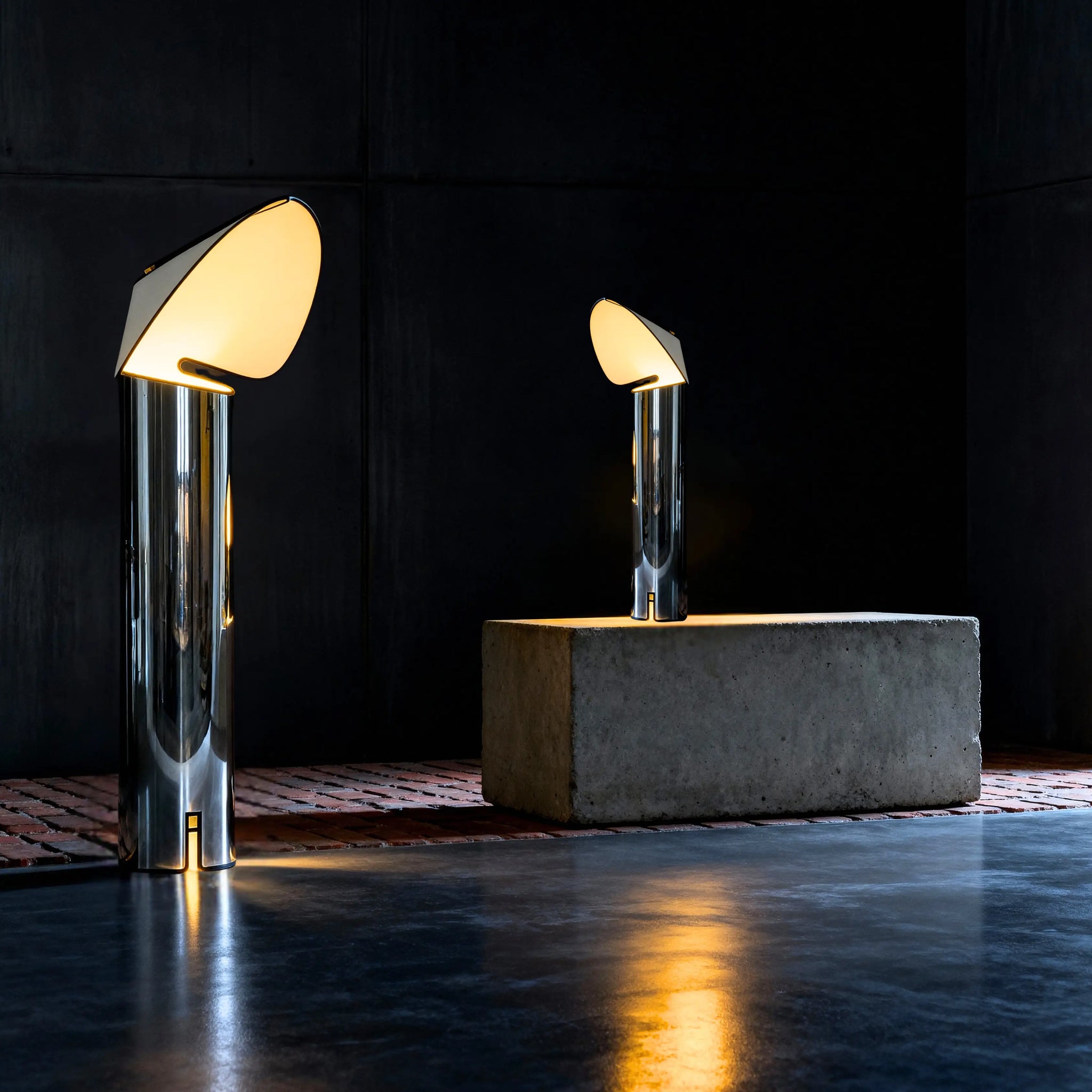 Chiara Lamp | Polished Steel Cylinder Light | Interior Moderna